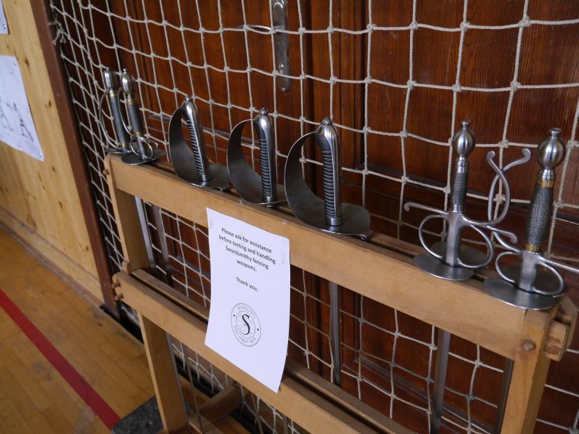 The En Garde Position & Weight Distribution – Capitale Escrime ...